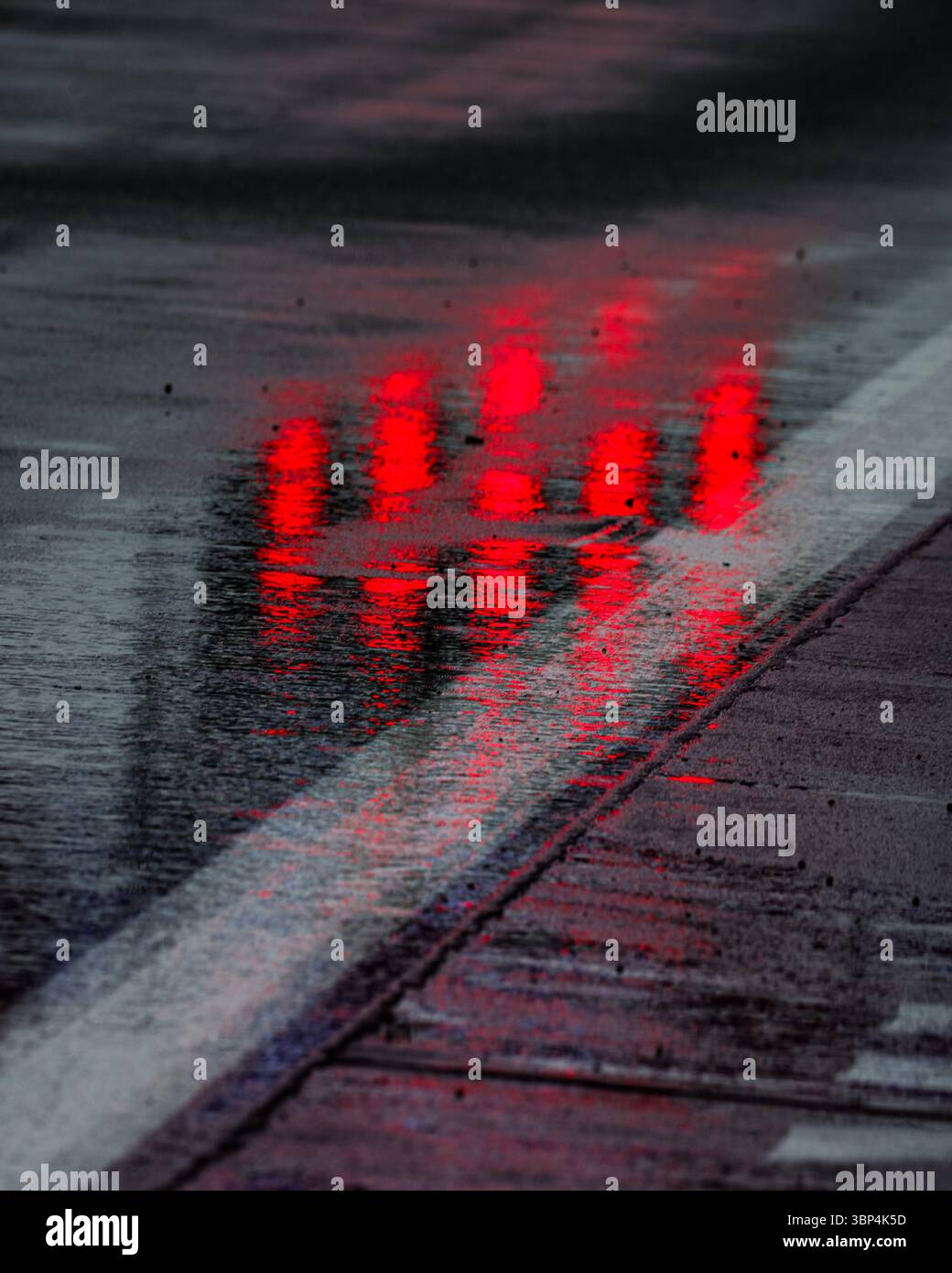 Red light of star finish straight with rain during the Formula 1 Qatar ...