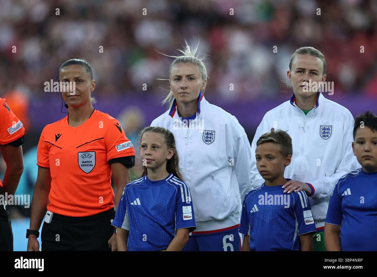 Leah Williamson (England Women)Hannah Hampton (England Women) during ...