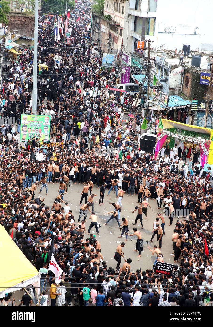 Muharram procession in Bhopal, India Shia Muslims flagellate themselves ...
