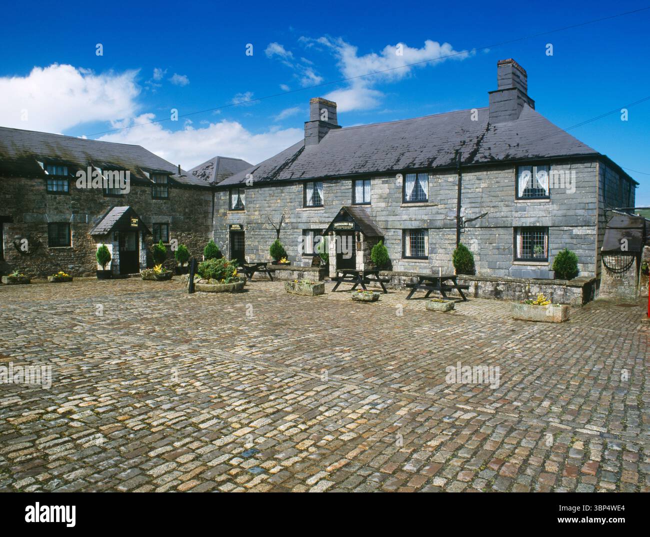 Jamaica Inn, Bolventor, Bodmin, Cornwall, England. Inn and courtyard ...