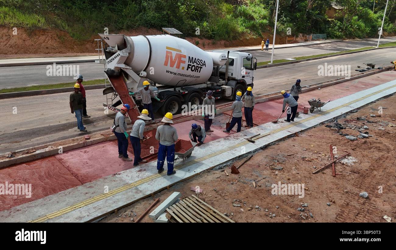 salvador, bahia, brazil - december 23, 2024: concrete mixer pouring ...