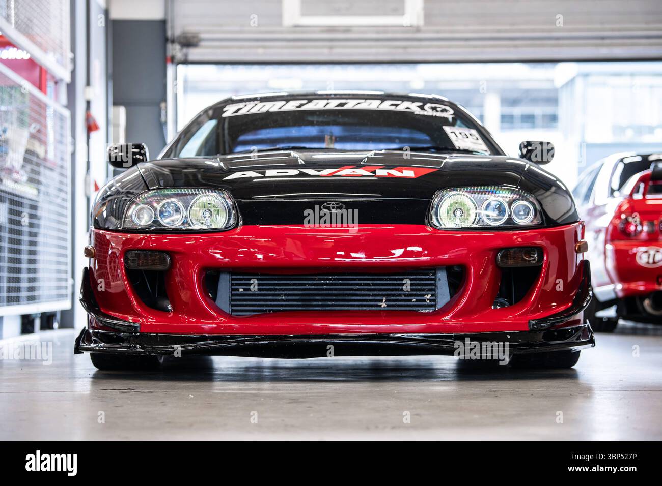 Ein Toyota Supra Mk4 steht während der Veranstaltung ãGRIP - DAS ...