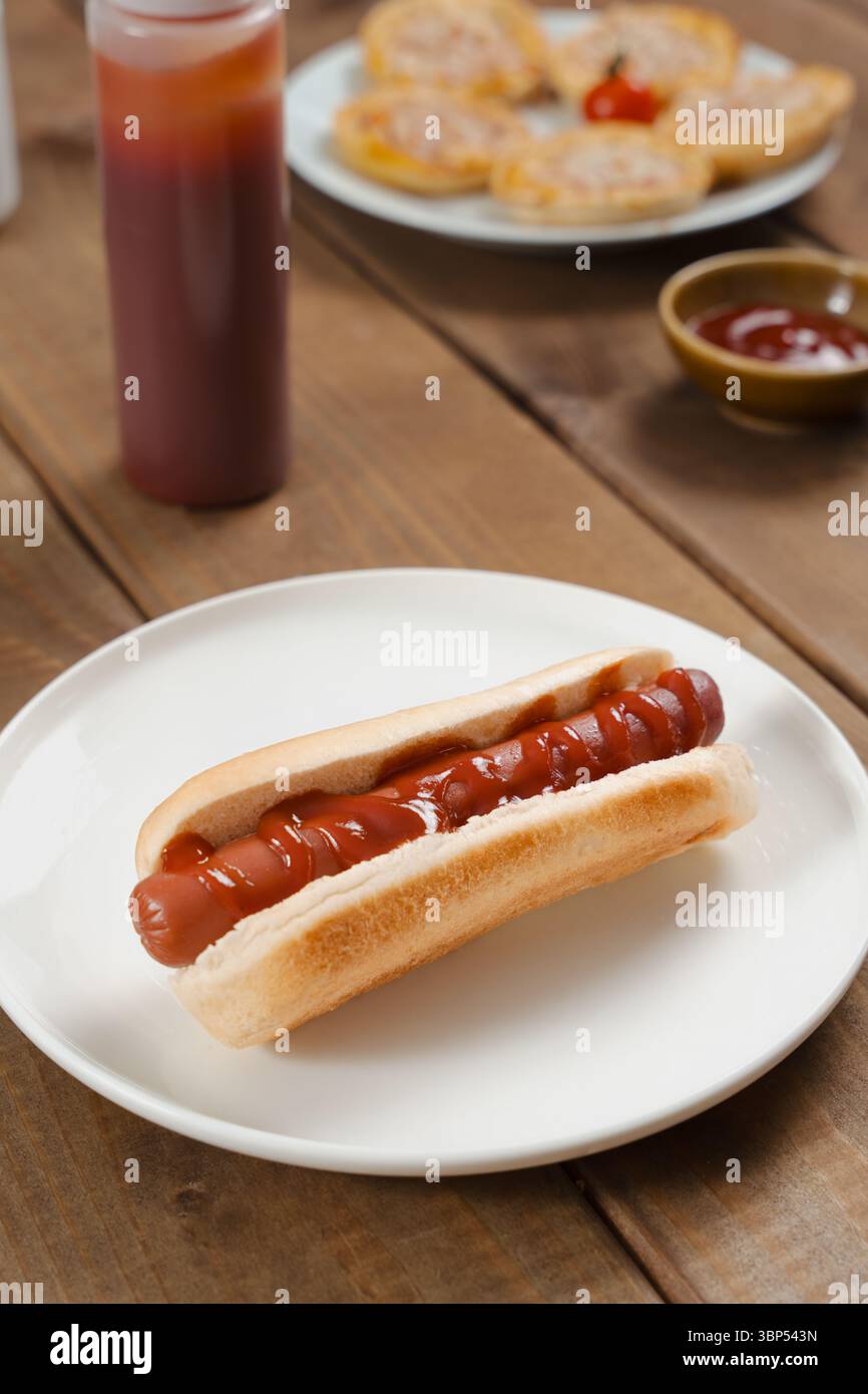 Classic hot dog topped hi-res stock photography and images - Alamy