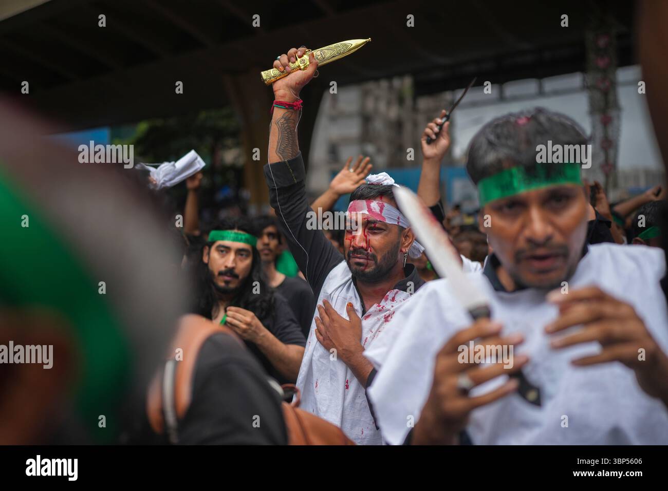 Shiite Muslims mourn during an Ashoura procession marking the 7th ...