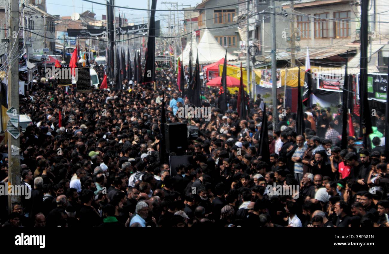 Thousands of Kashmiri Shiite Muslims gather for a Muharram procession ...