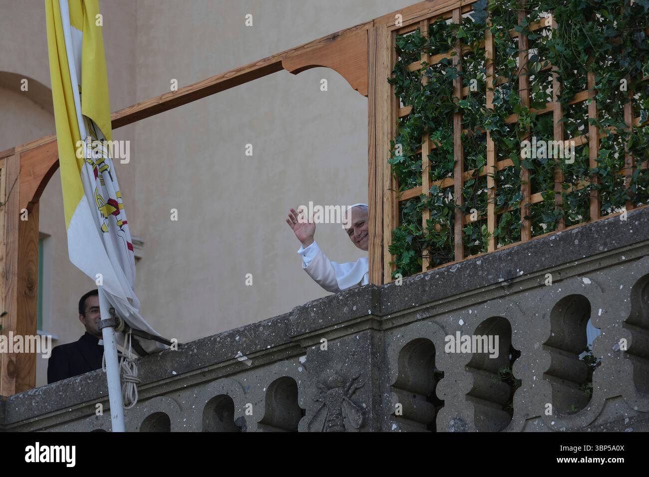 Pope Leo XIV arrives at the papal summer residence in Castel Gandolfo ...