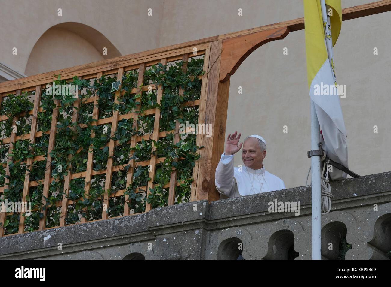 Pope Leo XIV arrives at the papal summer residence in Castel Gandolfo ...