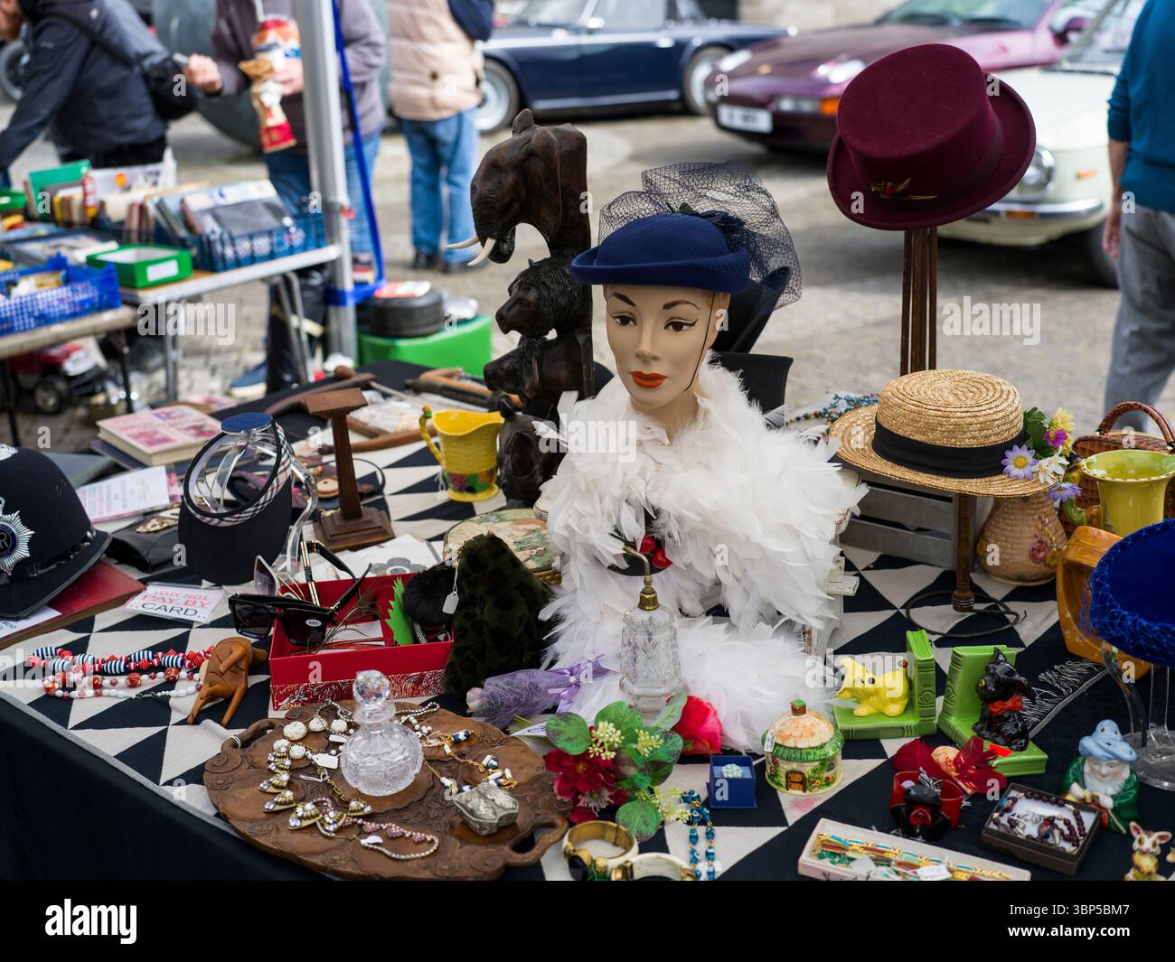MANNEQUIN HEAD ON STALL AT MARKET TRURO CLASSIC CAR RALLY PLAZA Stock ...