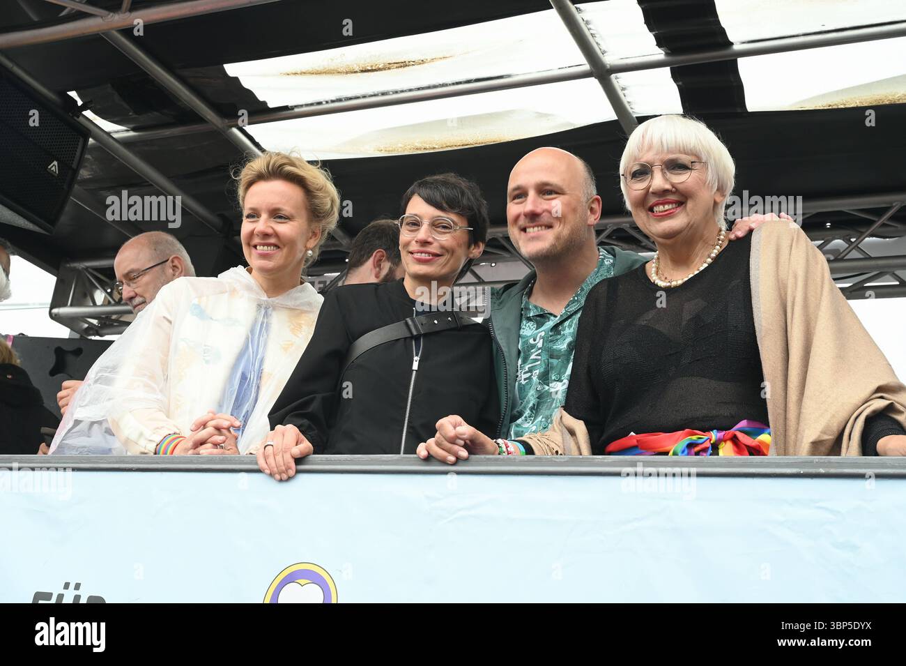 Politiker Ina Brandes, Josefine Paul, Sven Lehmann, Claudia Roth, l-r, als Teilnehmer des ...