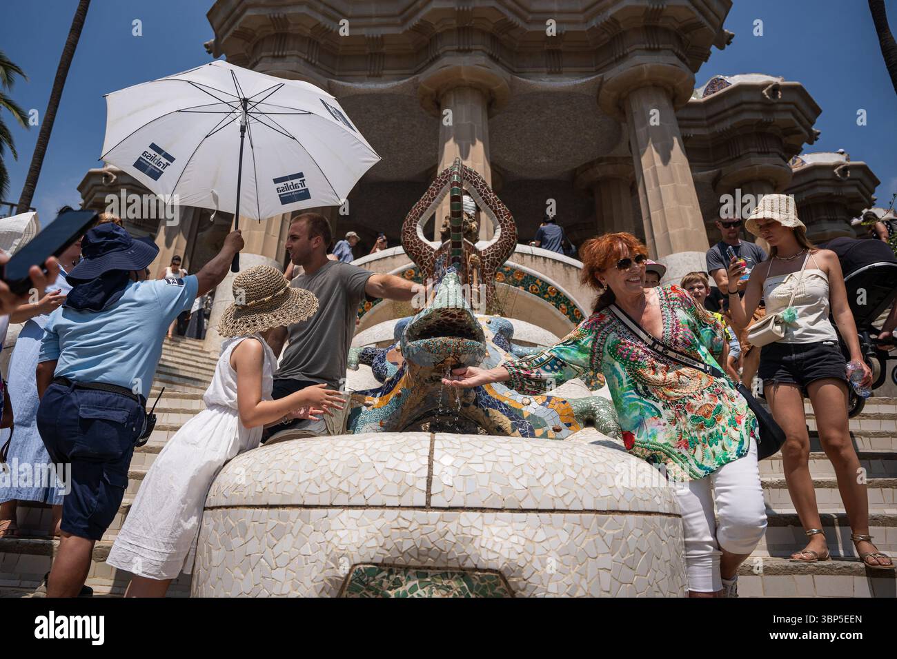 Barcelona, Barcelona, Spain. 6th July, 2025. Tourists stroll through ...