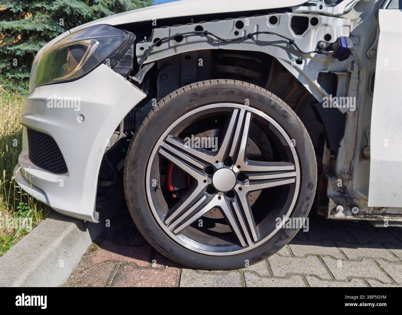 Car without body panel hi-res stock photography and images - Alamy