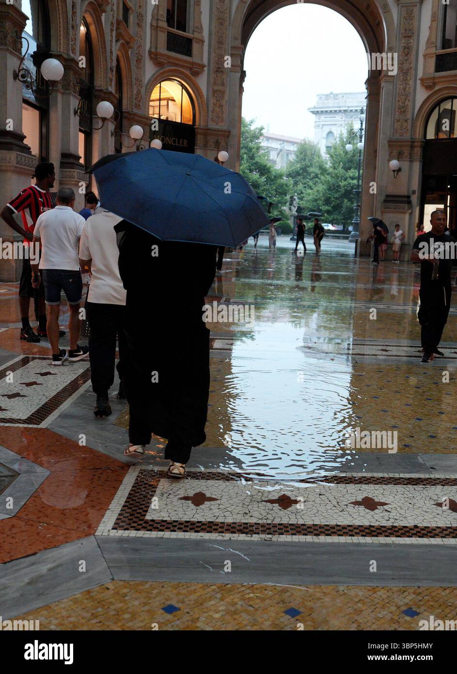 Milan, wave of bad weather, Strong storm, rain and strong gusts of wind ...