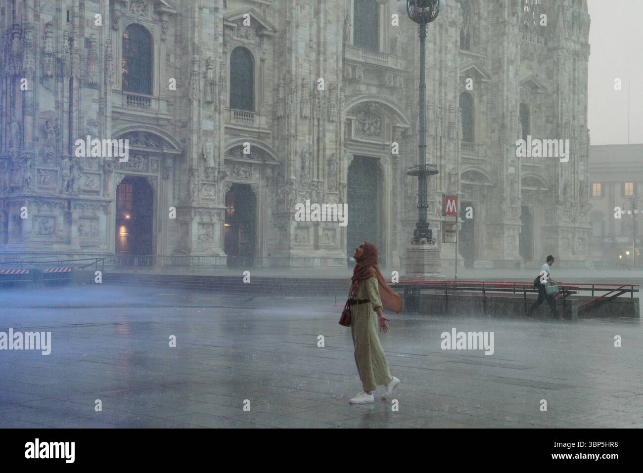 Milan, wave of bad weather, Strong storm, rain and strong gusts of wind ...