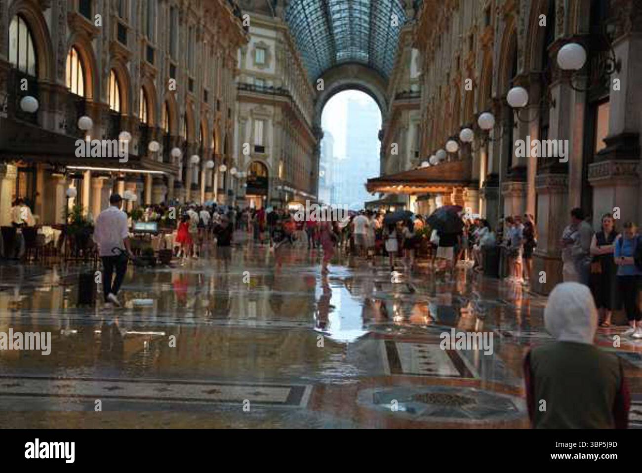 Milan, wave of bad weather, Strong storm, rain and strong gusts of wind ...