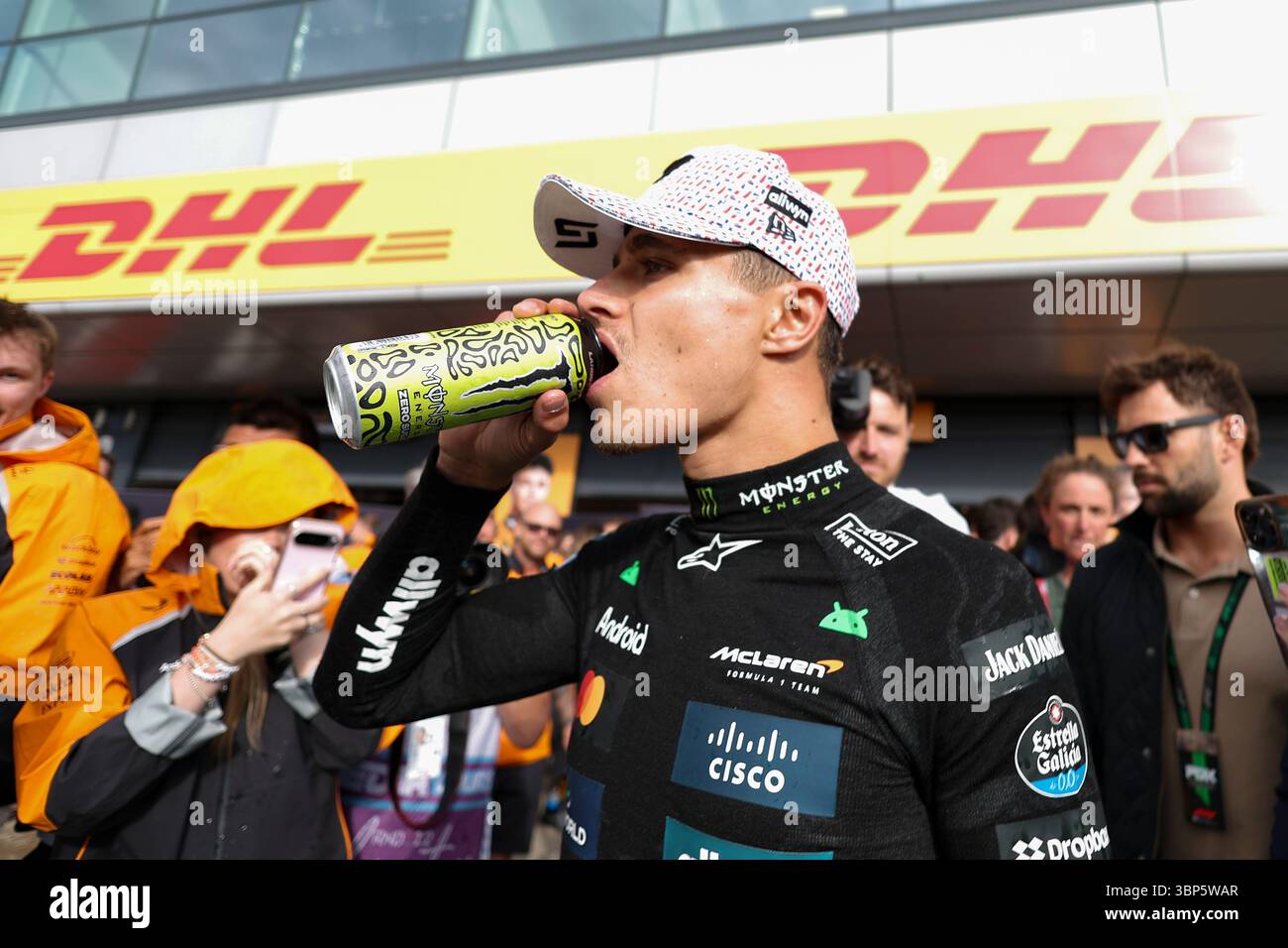 Lando Norris 4 (GBR), McLaren MCL39 celebrates winning during the ...