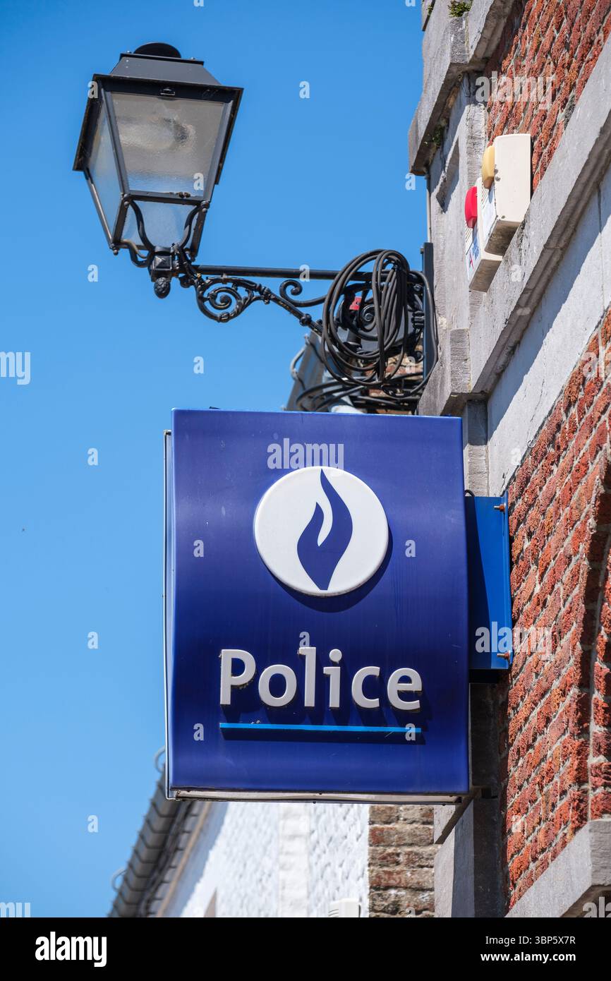 Police station sign | Panneau signalant un poste de Police Stock Photo ...
