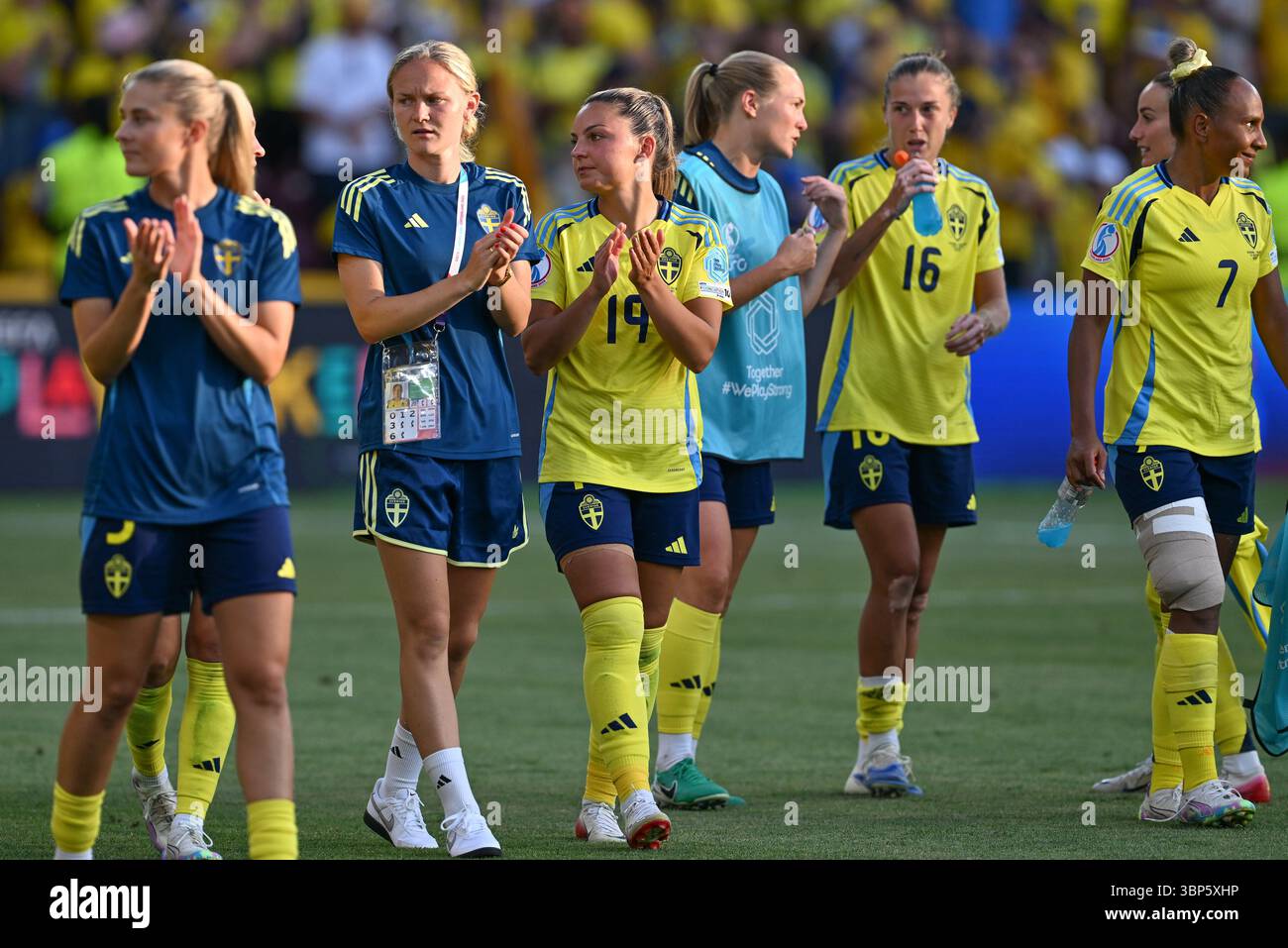 players of Sweden with Johanna Rytting Kaneryd (19) of Sweden celebrate ...