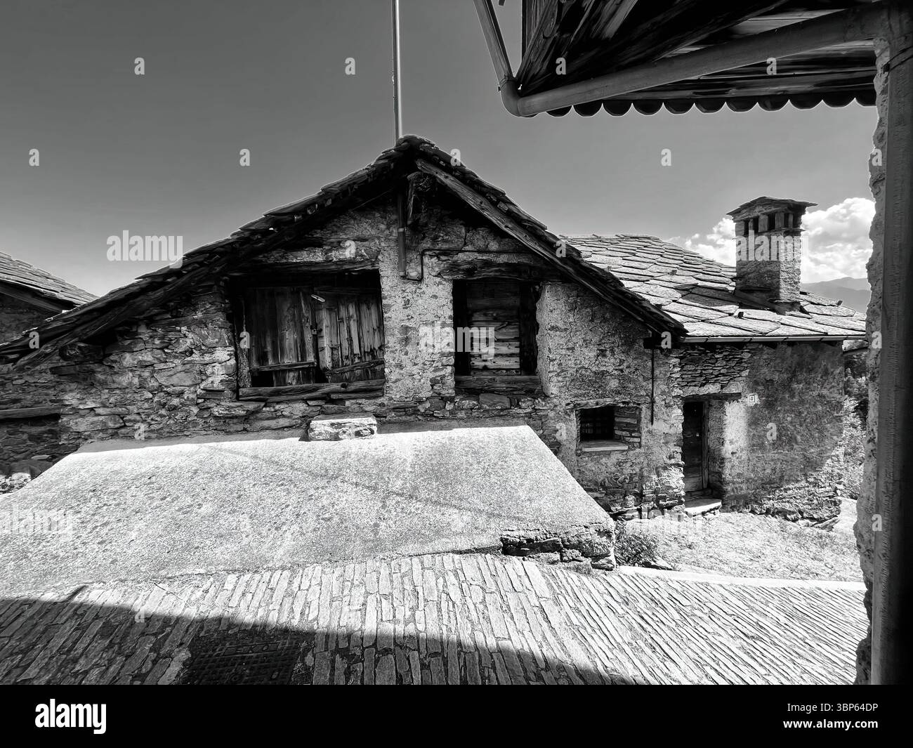 traditional mountain house, alpine chalet Stock Photo - Alamy