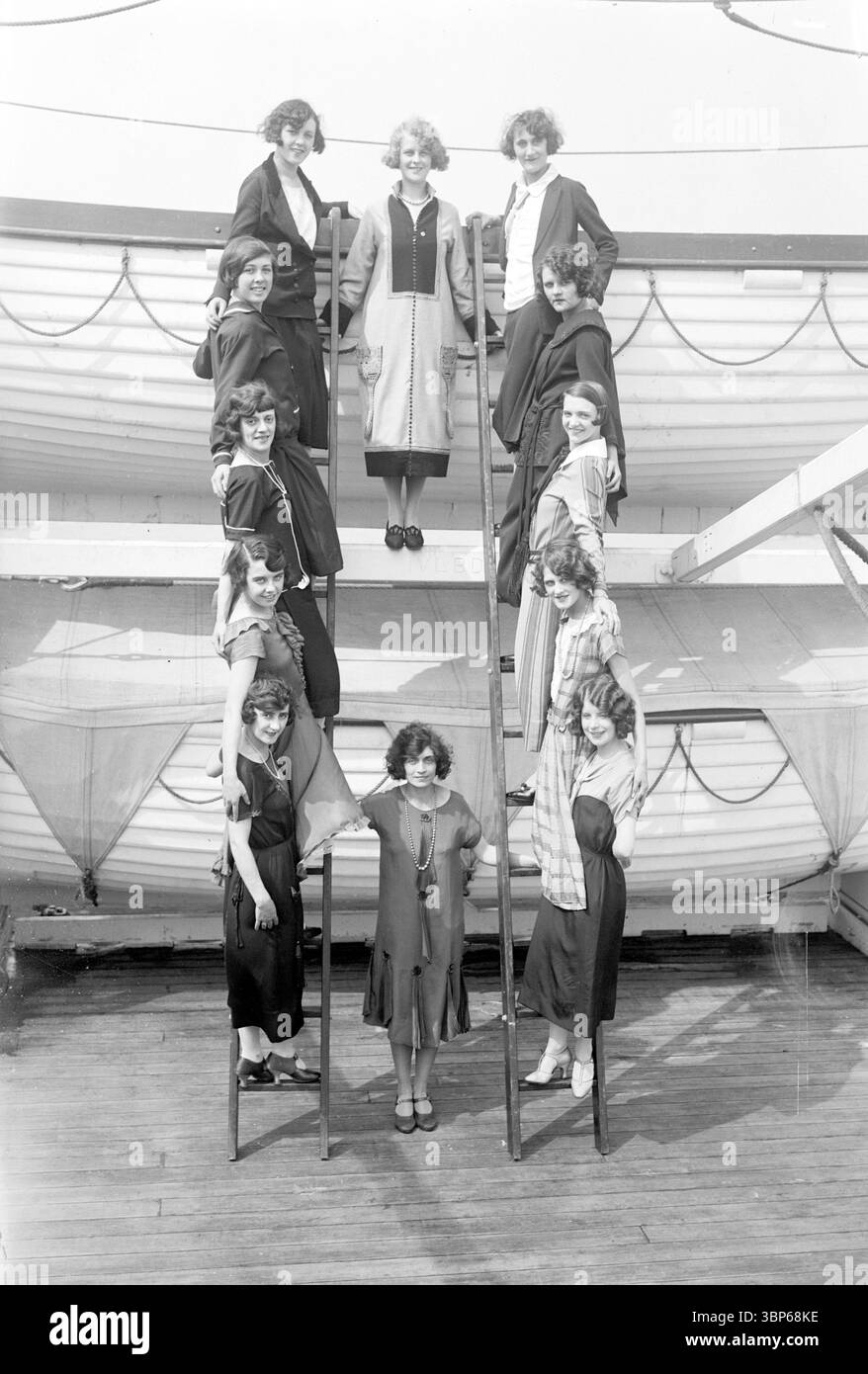 Popular girls Black and White Stock Photos & Images - Alamy