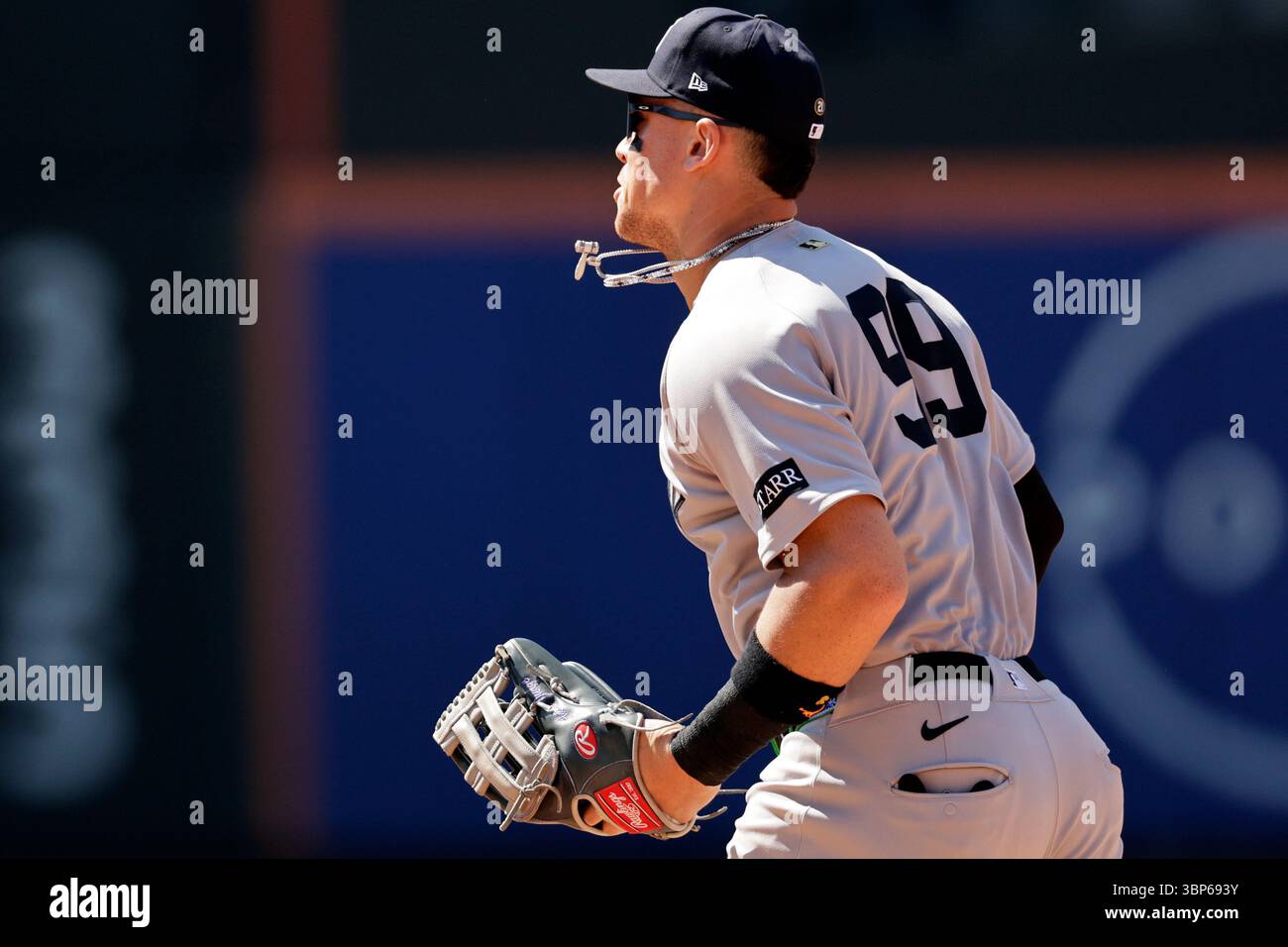 New York Yankees' Aaron Judge runs off the field during the sixth ...