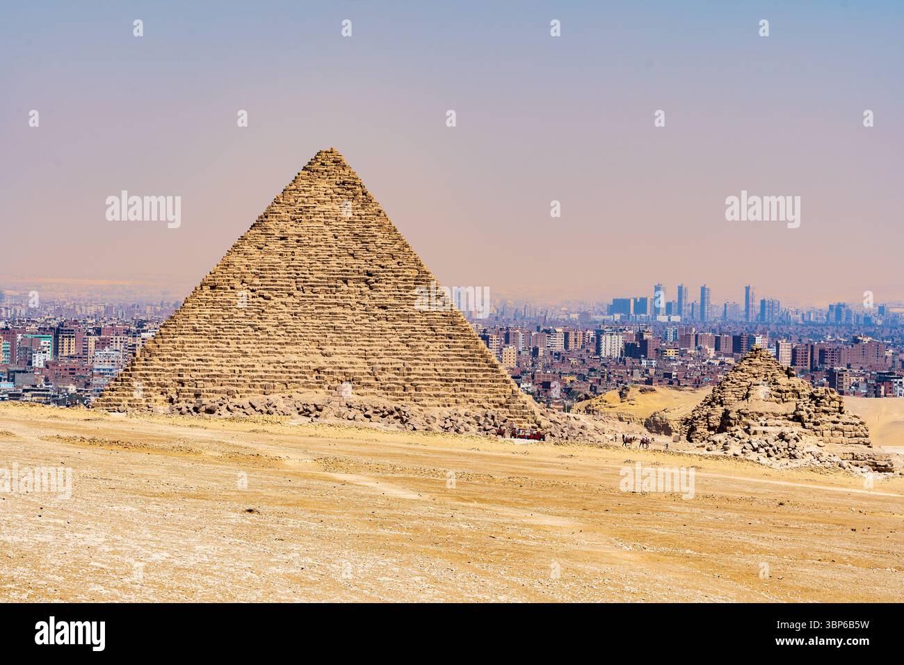 Pyramid of Menkaure Stock Photo - Alamy
