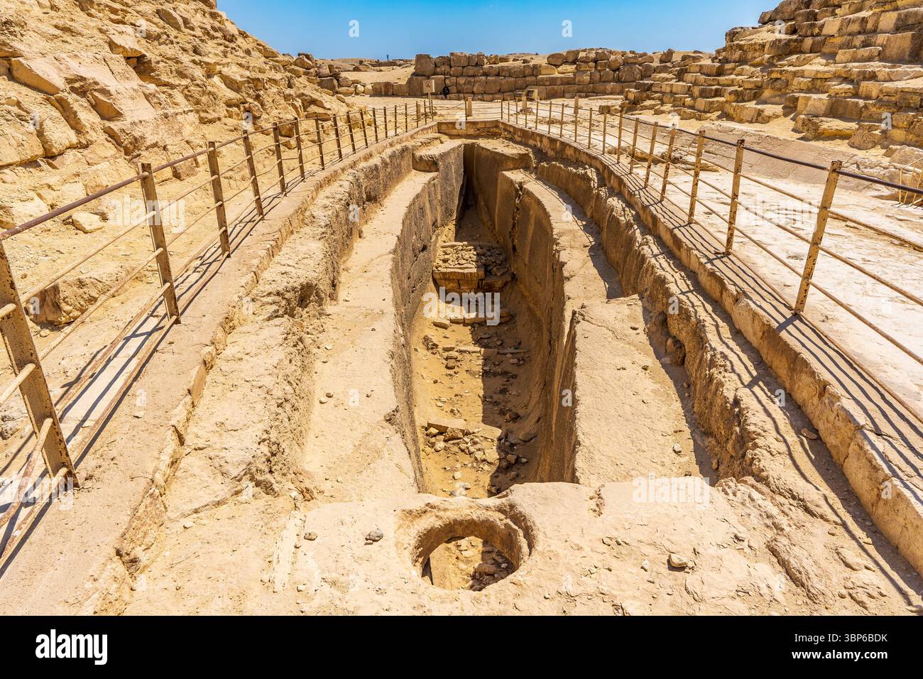 The boat pit of the Great Pyramid of Khufu Stock Photo - Alamy