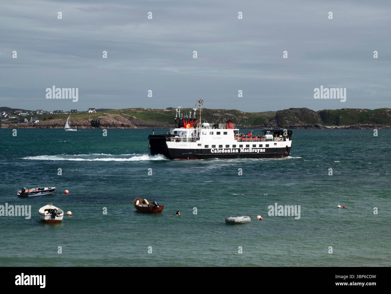 Caledonian MacBrayne ferry Loch Buie departing from Baile Mor, Iona on ...