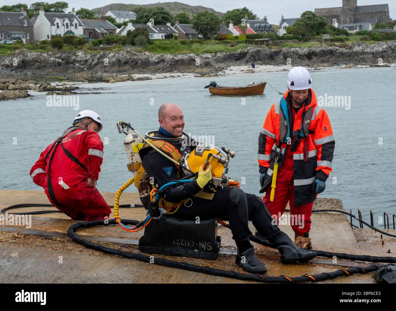 Diver working iona hi-res stock photography and images - Alamy