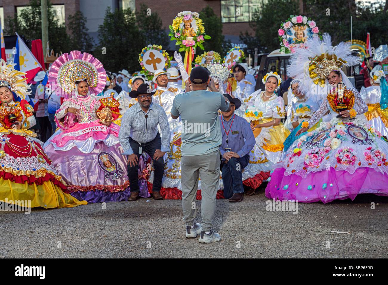 Traditional filipino dress hi-res stock photography and images - Alamy