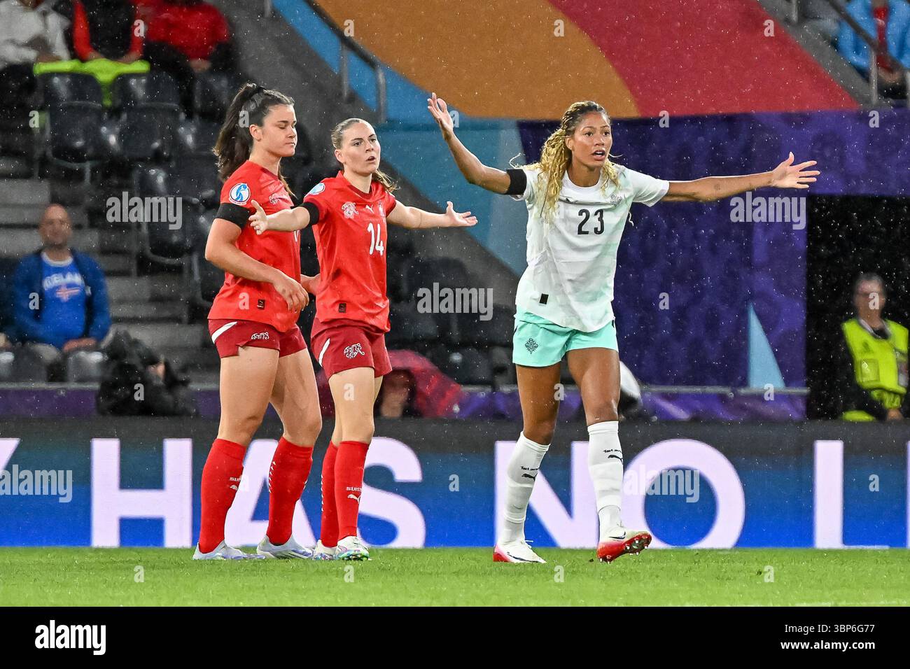Smilla Vallotto (Schweiz, #14) und Sveindis Jane Jonsdottir (Island ...