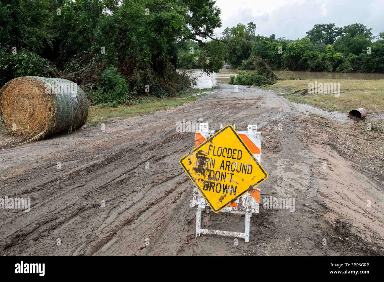 July 6, 2025: Low water signs placed at the entrance of a low water ...