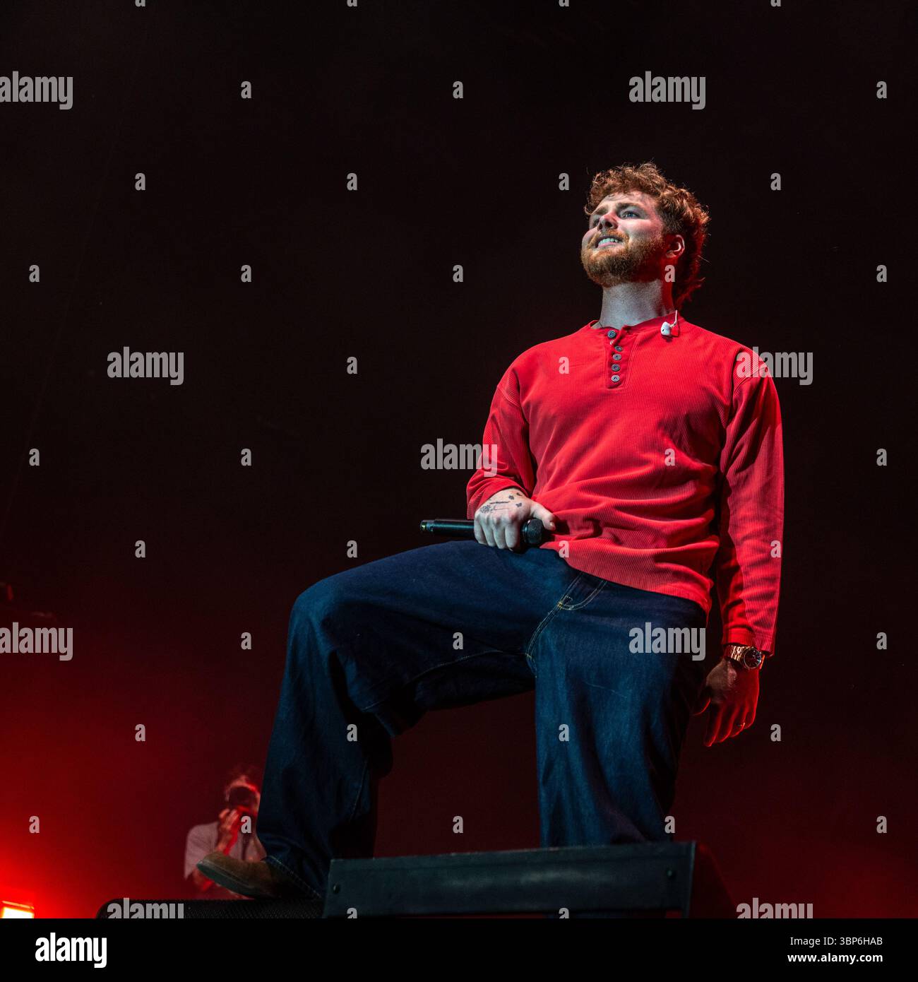 Milwaukee, USA. 04th July, 2025. Musician Alex Warren during the ...