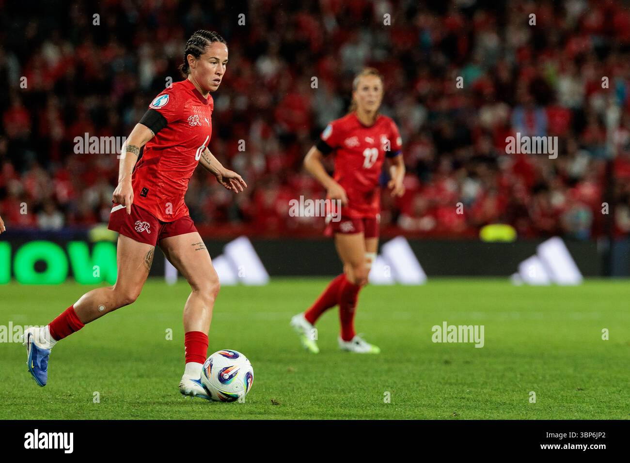 Geraldine Reuteler (Schweiz, 6) am Ball UEFA Women?s Euro 2025: Schweiz ...