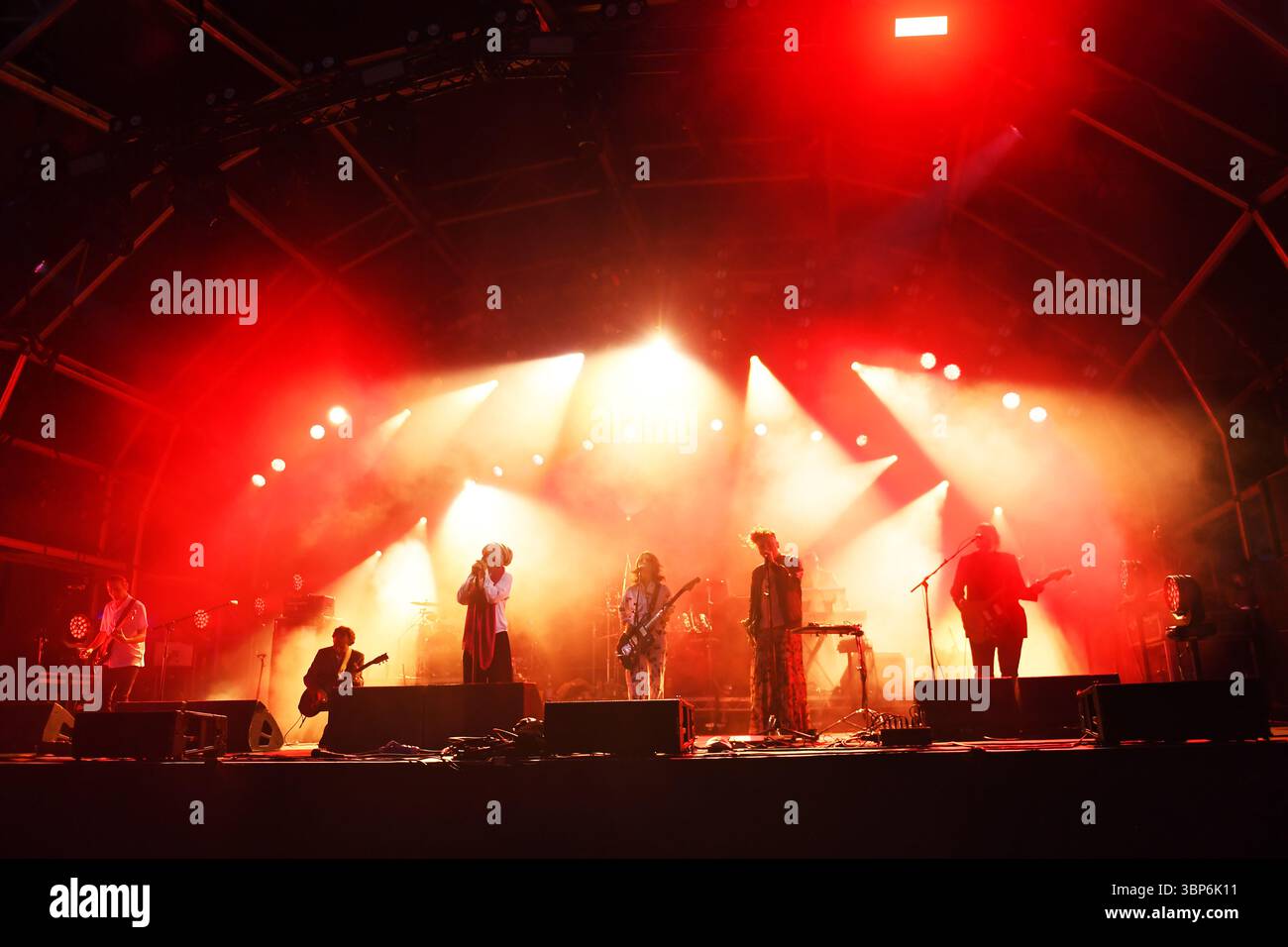 LONDON, ENGLAND - AUGUST 11: Jim Glennie, Saul Davies, Tim Booth ...