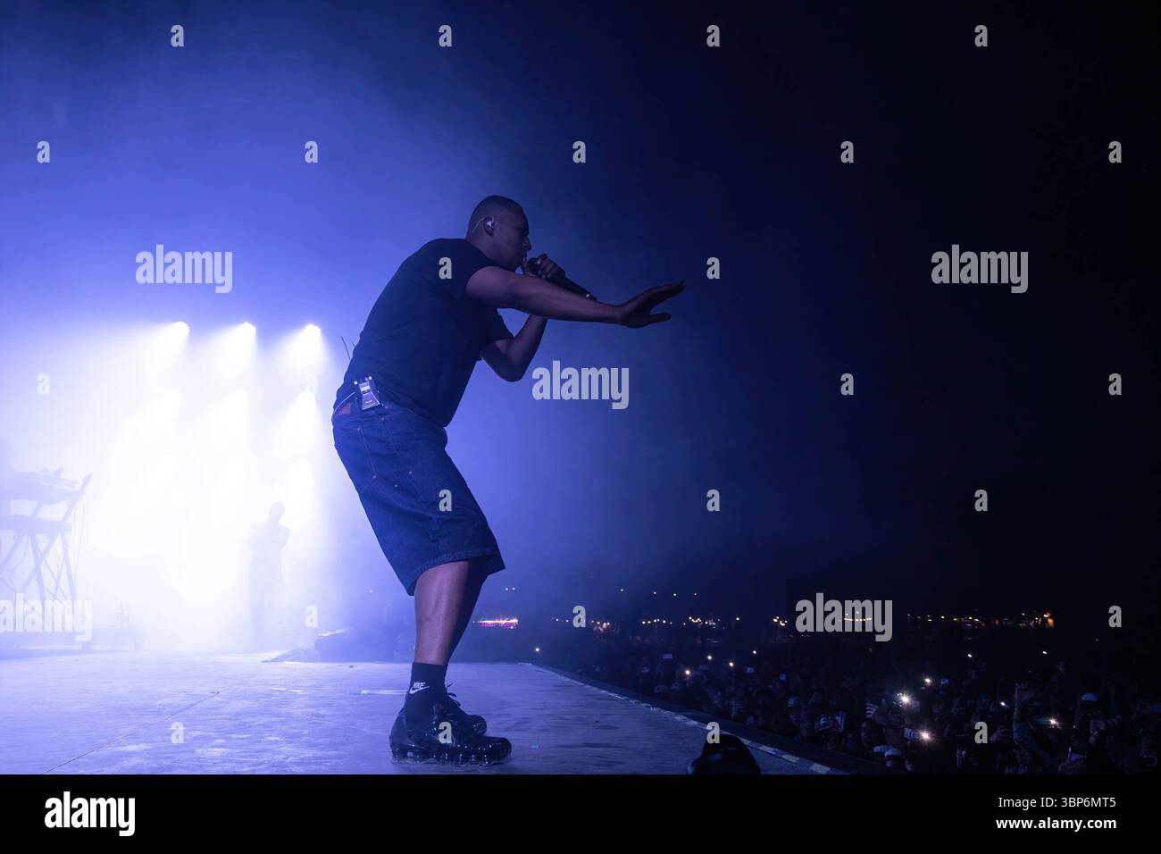 Danish star rapper Noah Carter performs live and closes the Arena at ...