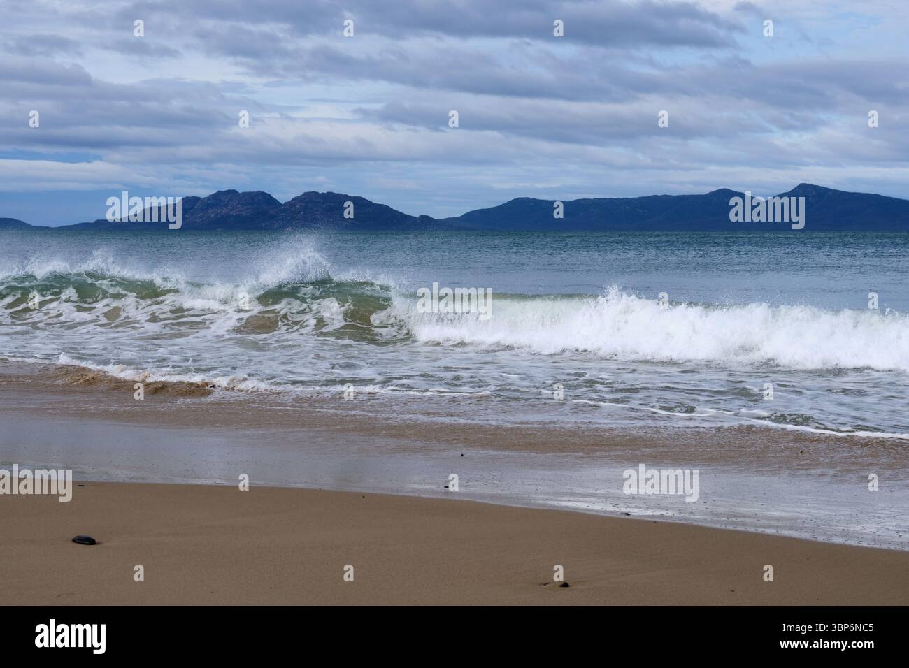 Waves on swansea beach hi-res stock photography and images - Alamy