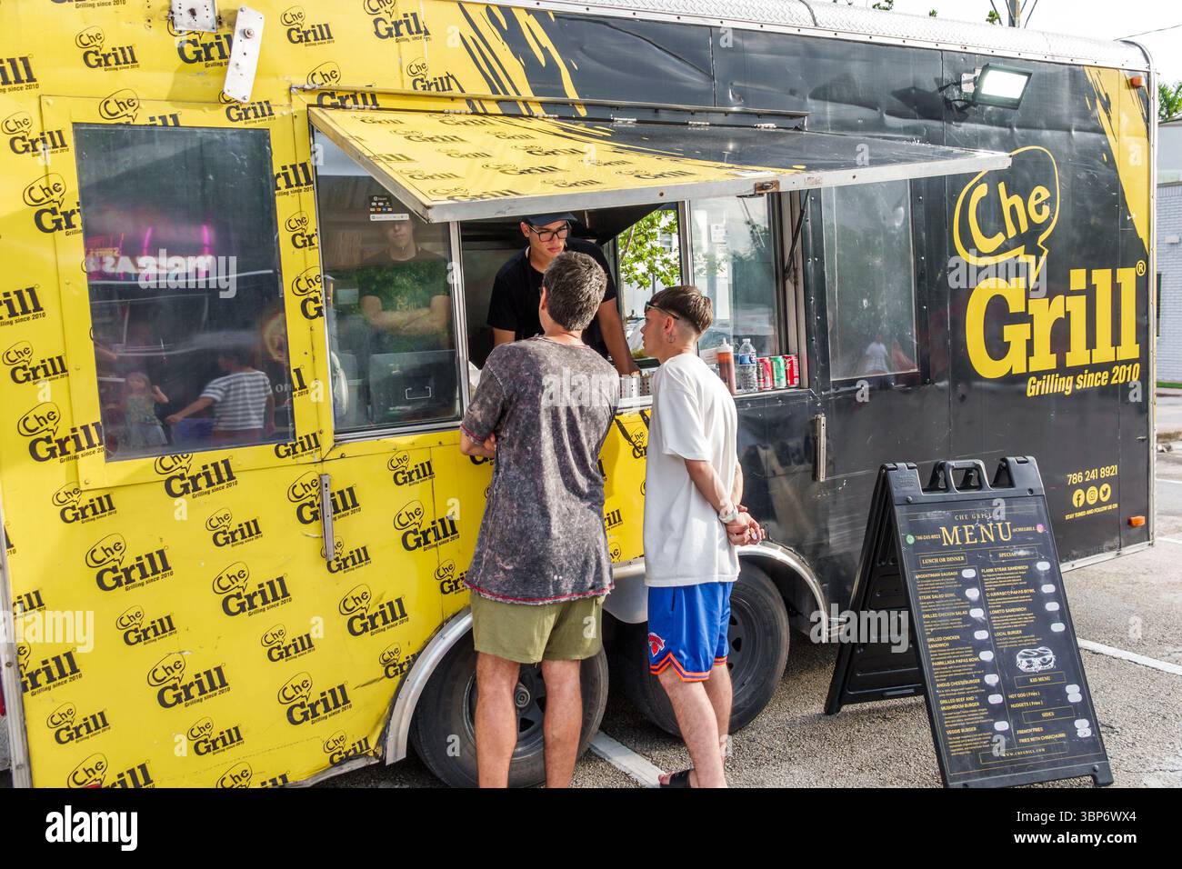 Che grill yellow and black branding hi-res stock photography and images ...