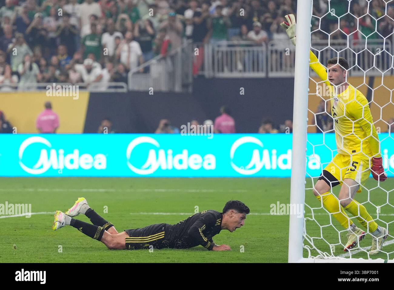 Mexico midfielder Edson Álvarez, left, celebrates after scoring as ...