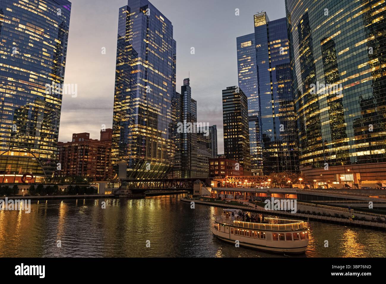 Night city of Chicago. Business city. Night cityscape of Chicago ...
