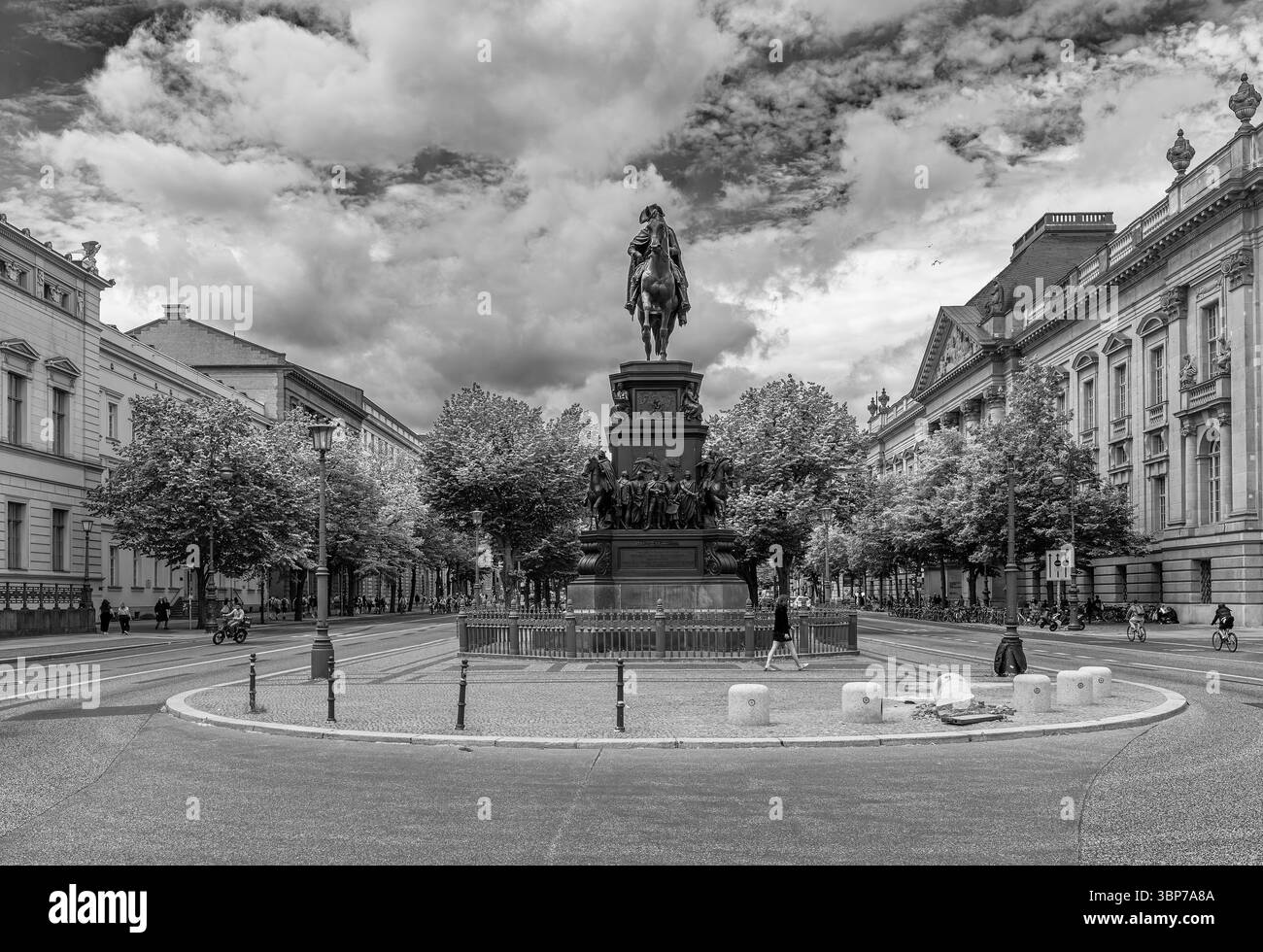 Bronze equestrian Black and White Stock Photos & Images - Alamy