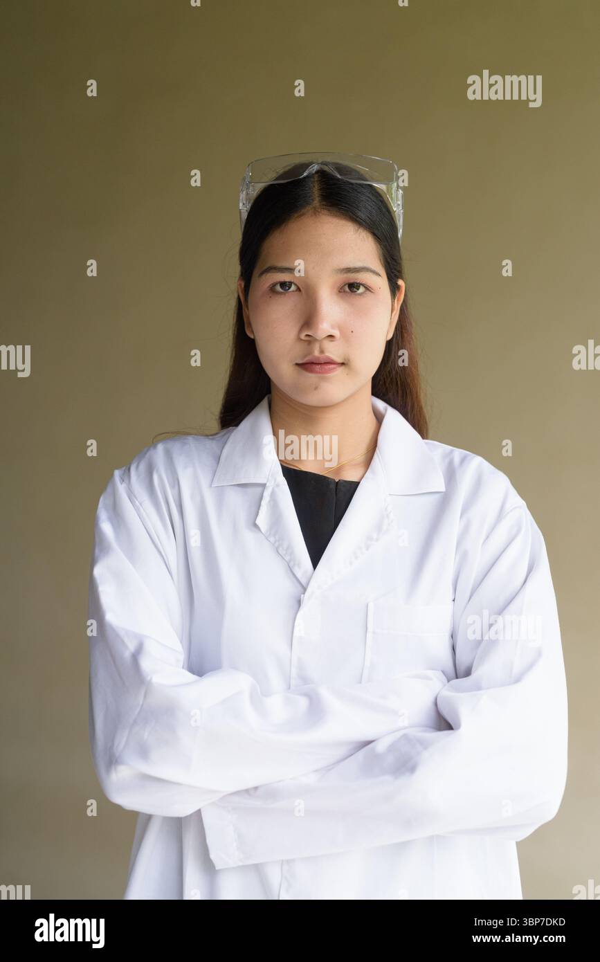 Asian woman researcher wearing hi-res stock photography and images - Alamy