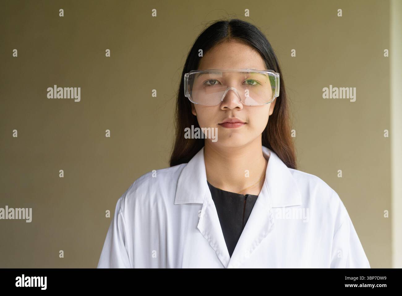 Asian woman researcher wearing hi-res stock photography and images - Alamy