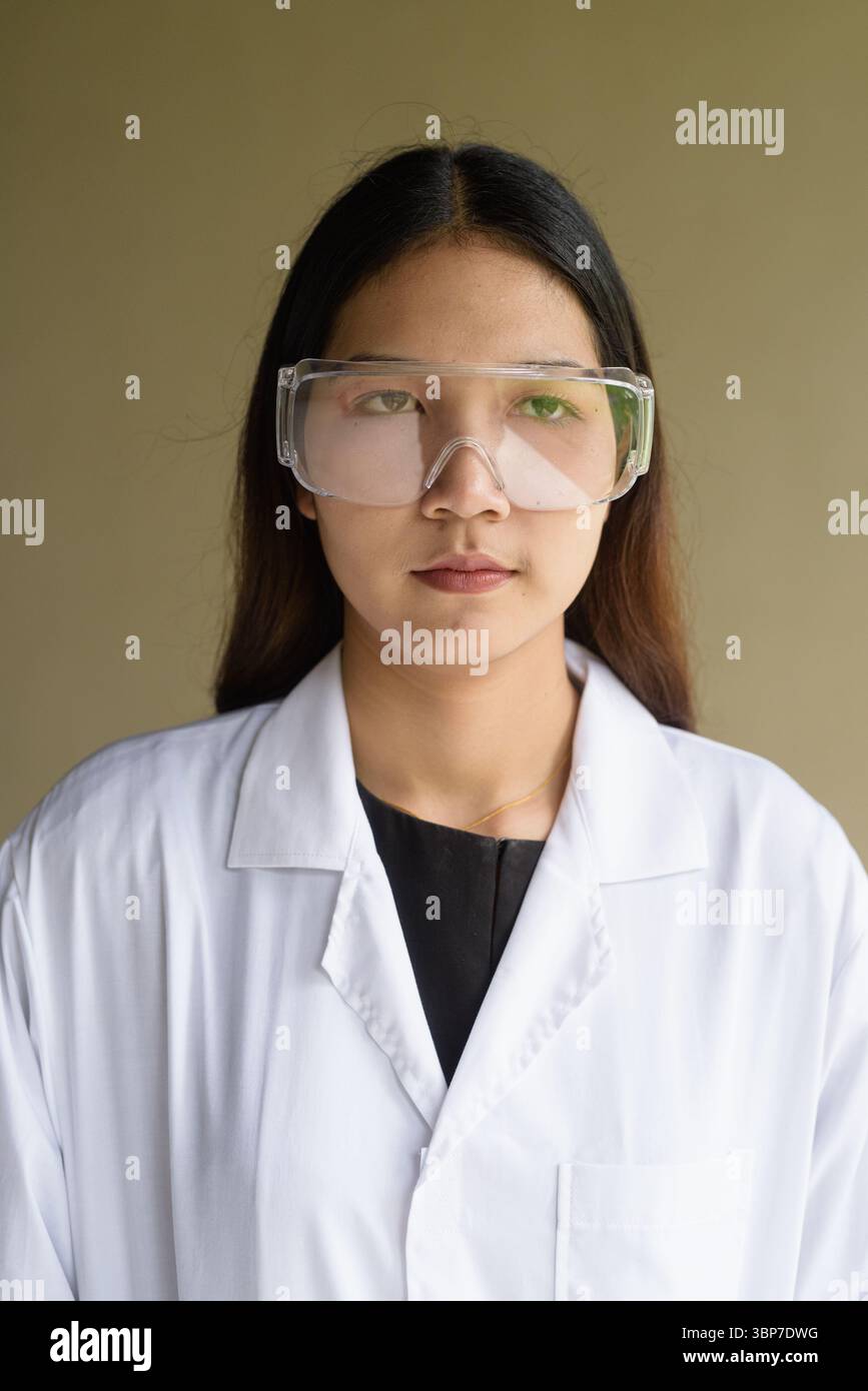 Young Asian scientist woman wearing lab coat and goggles Stock Photo - Alamy