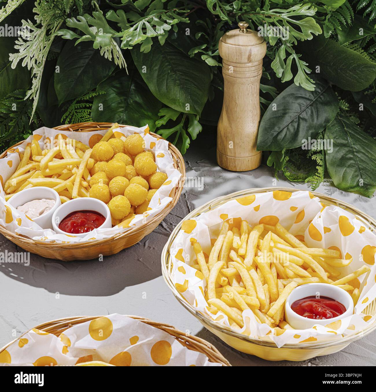 Food golden fries sit hi-res stock photography and images - Alamy