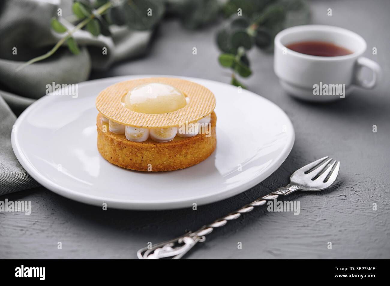 Food delectable lemon tart hi-res stock photography and images - Alamy
