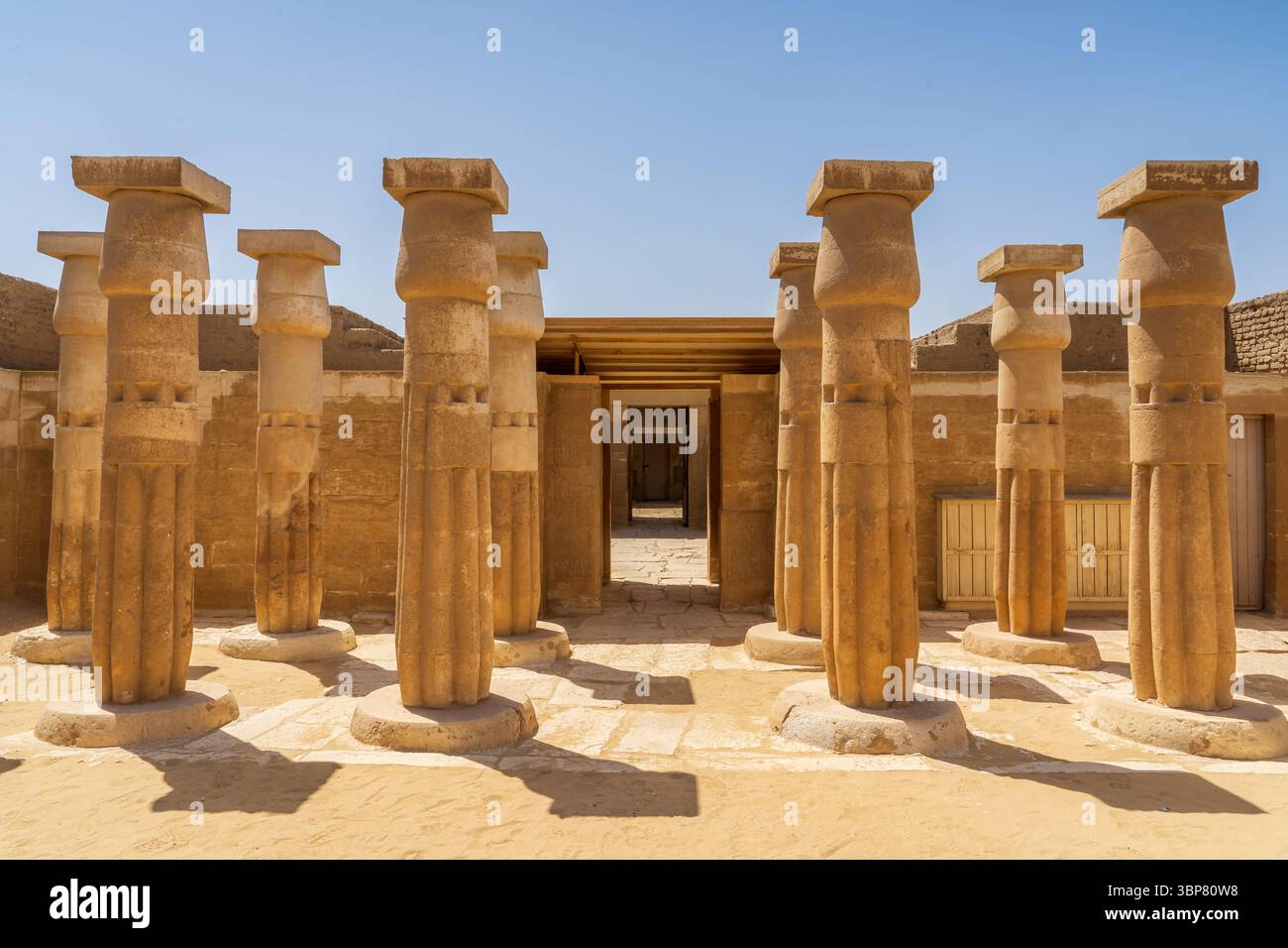 Tomb of Horemheb: first courtyard Stock Photo - Alamy