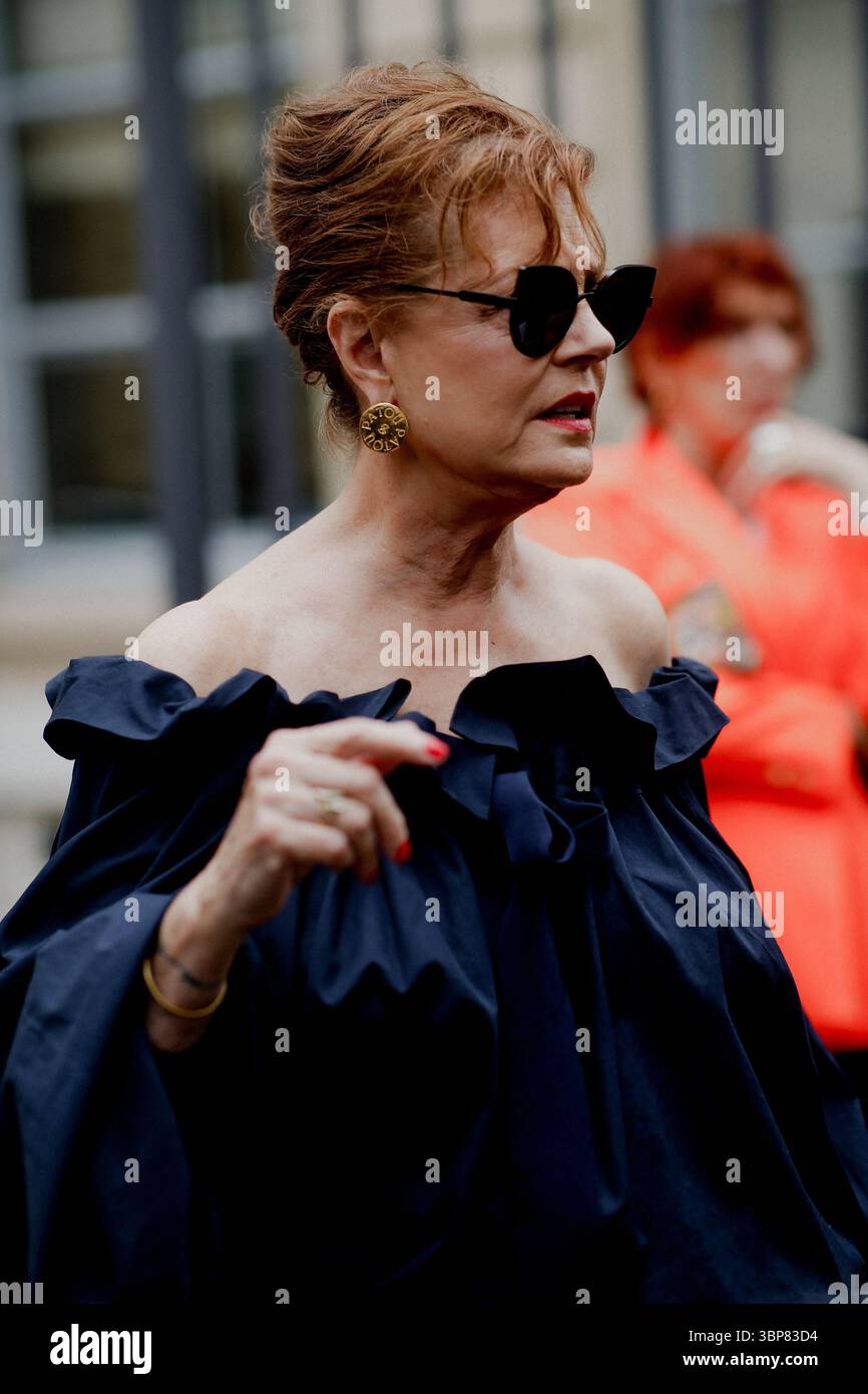 Street style, Susan Sarandon arriving at Patou Spring Summer 2026 show ...