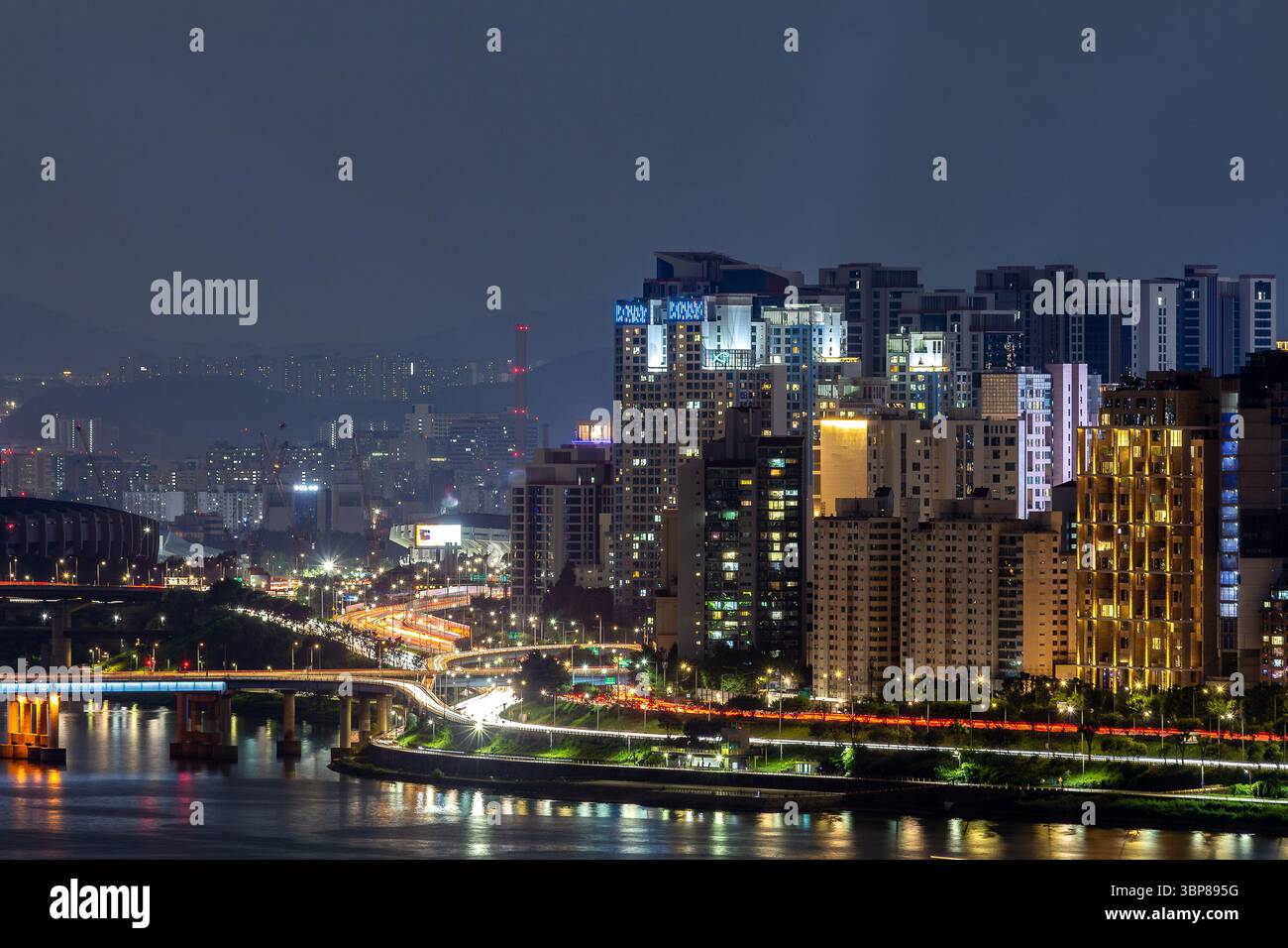Han River & Skyline, Seoul at Night in South Korea Stock Photo - Alamy