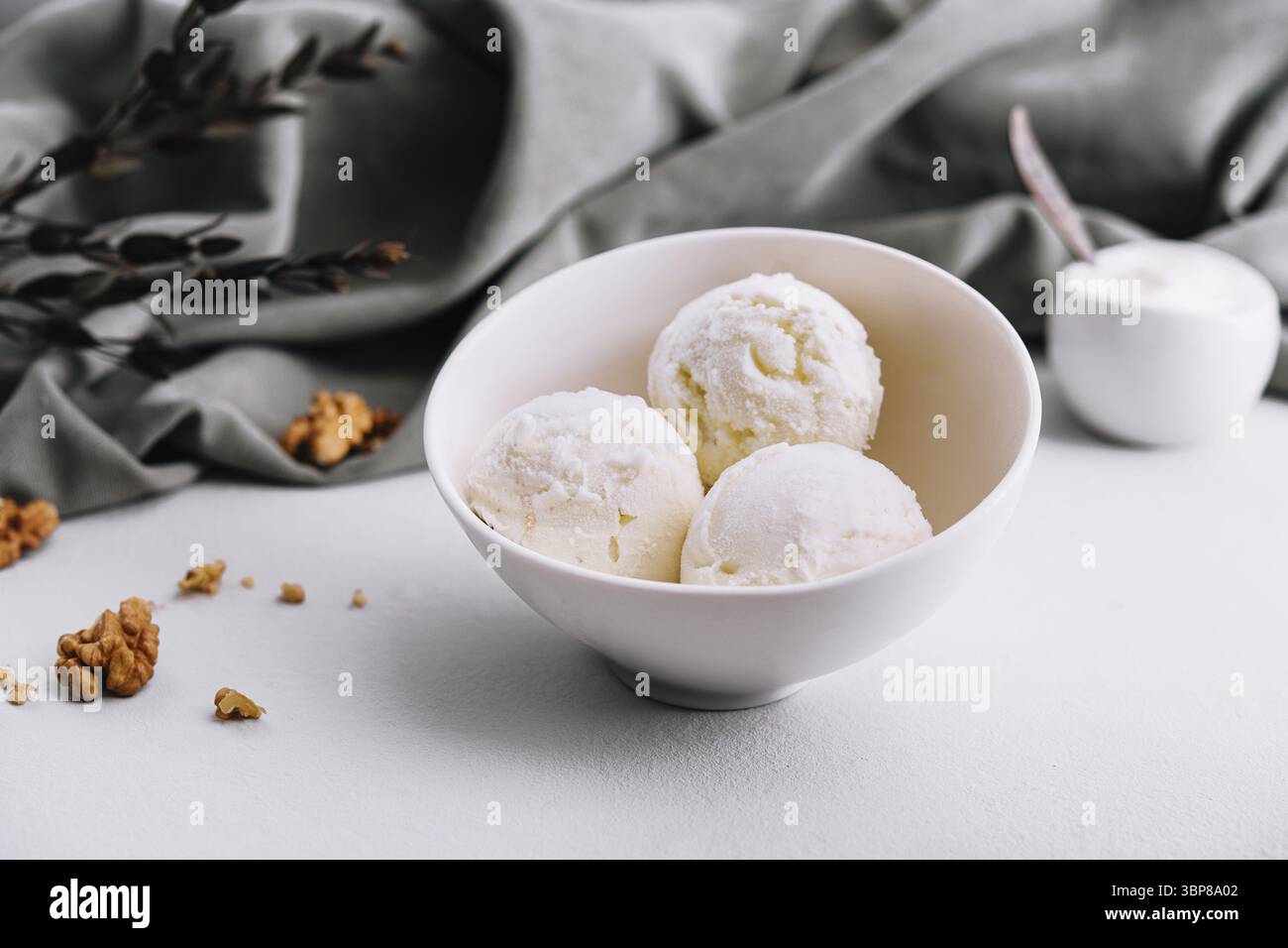 Dessert vanilla ice cream hi-res stock photography and images - Alamy
