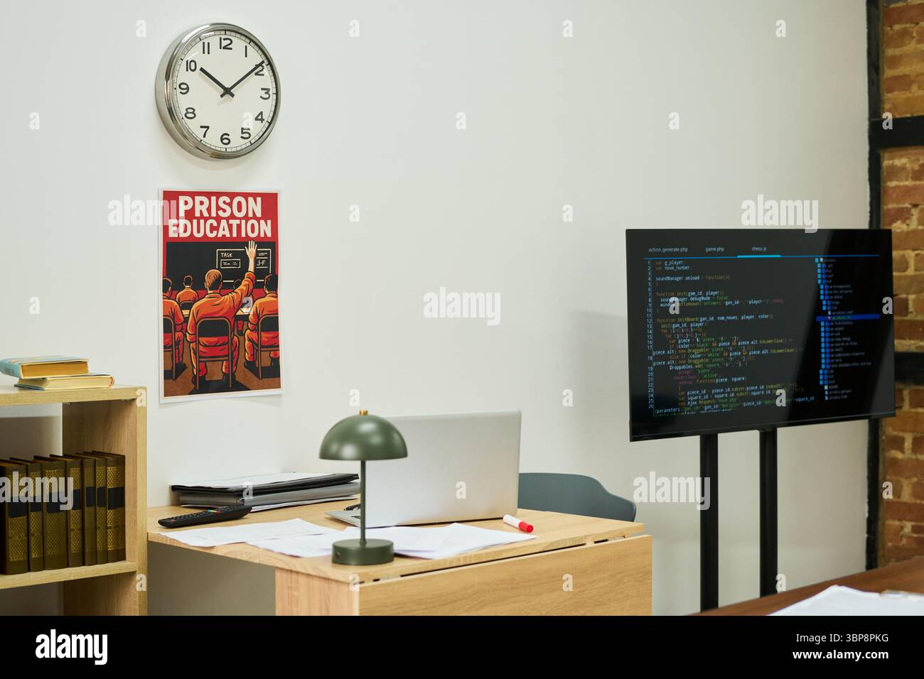 Displaying monitor showing green hi-res stock photography and images - Alamy